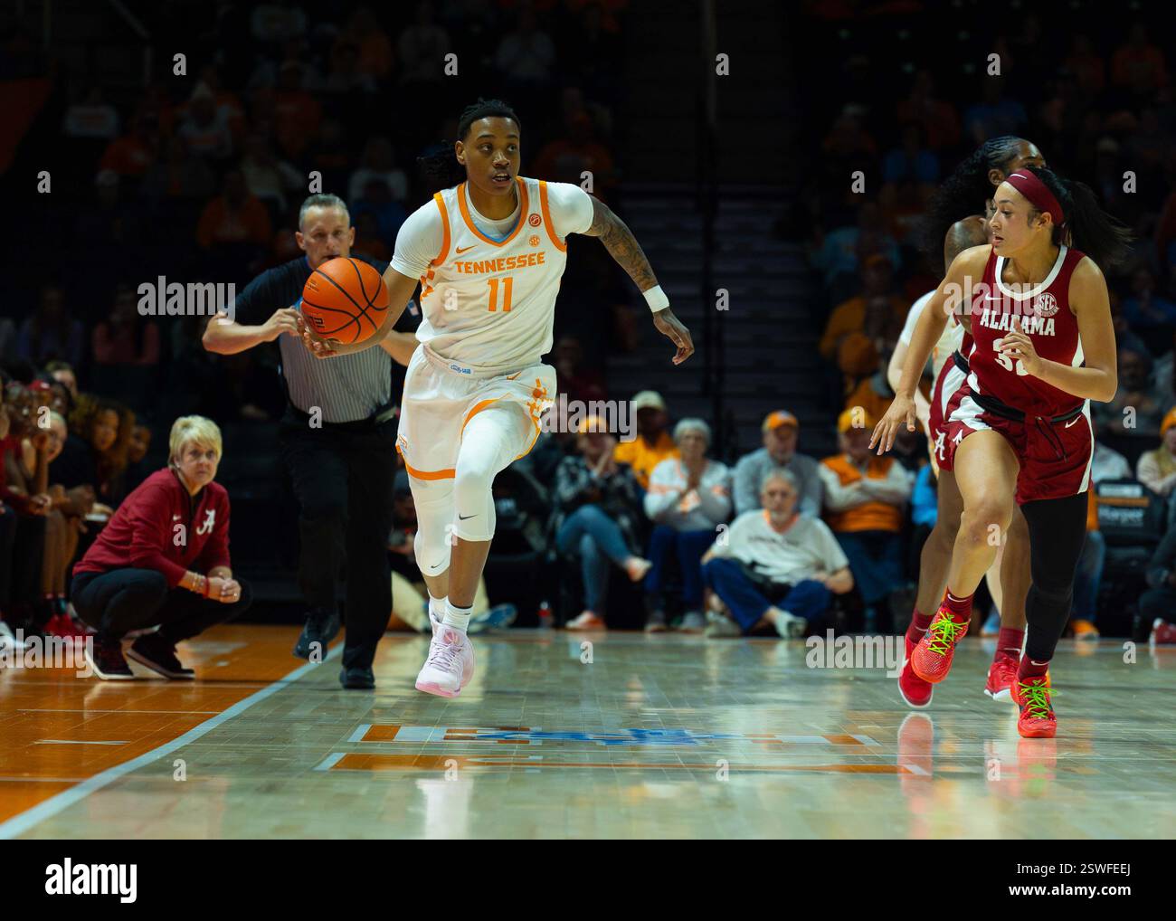 February 15, 2025: Zee Spearman (11) of the Tennessee Lady Vols brings ...