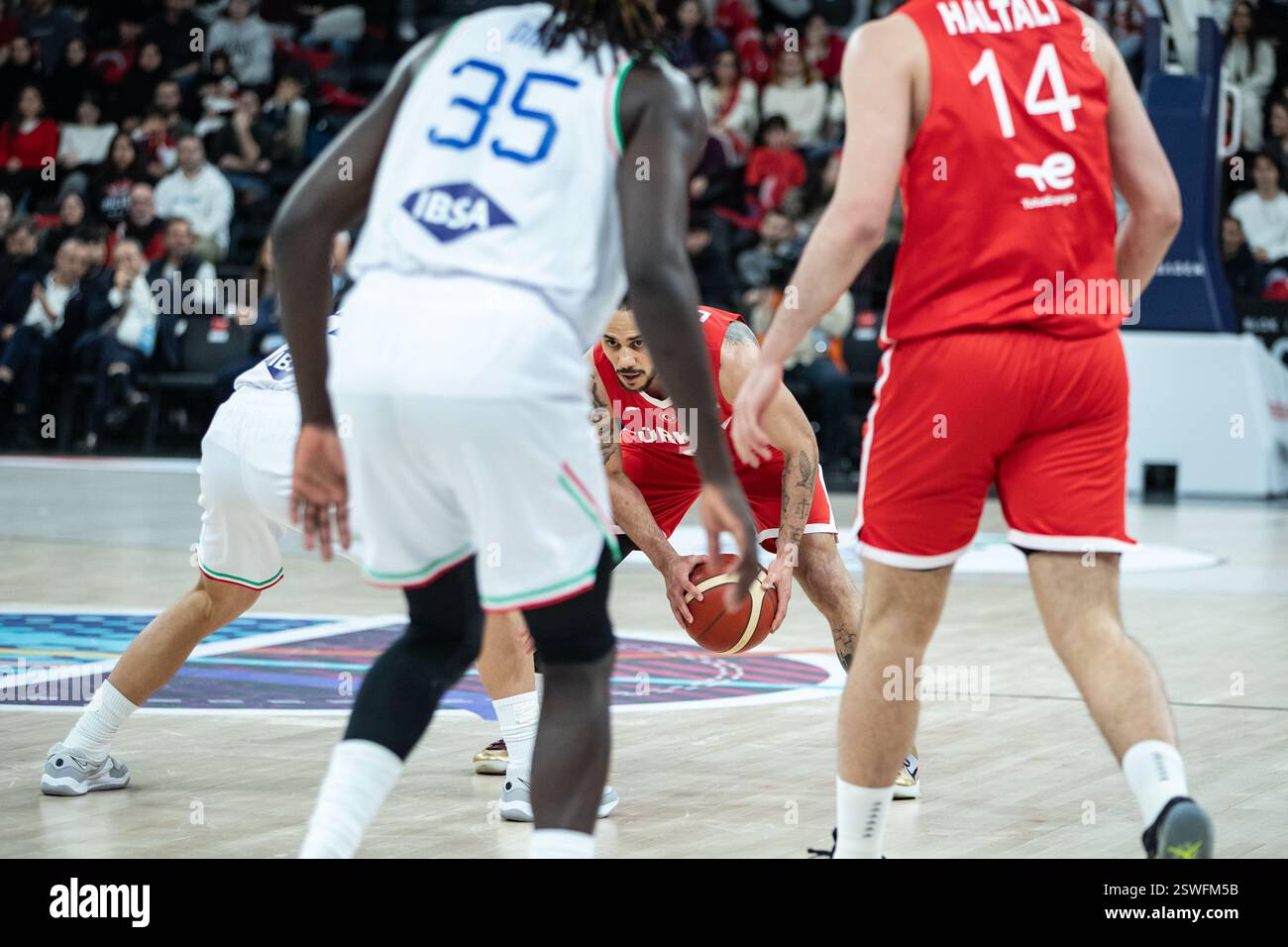 Istanbul, Turkey. 20th Feb, 2025. Shane Larkin (C) of Turkiye in action ...