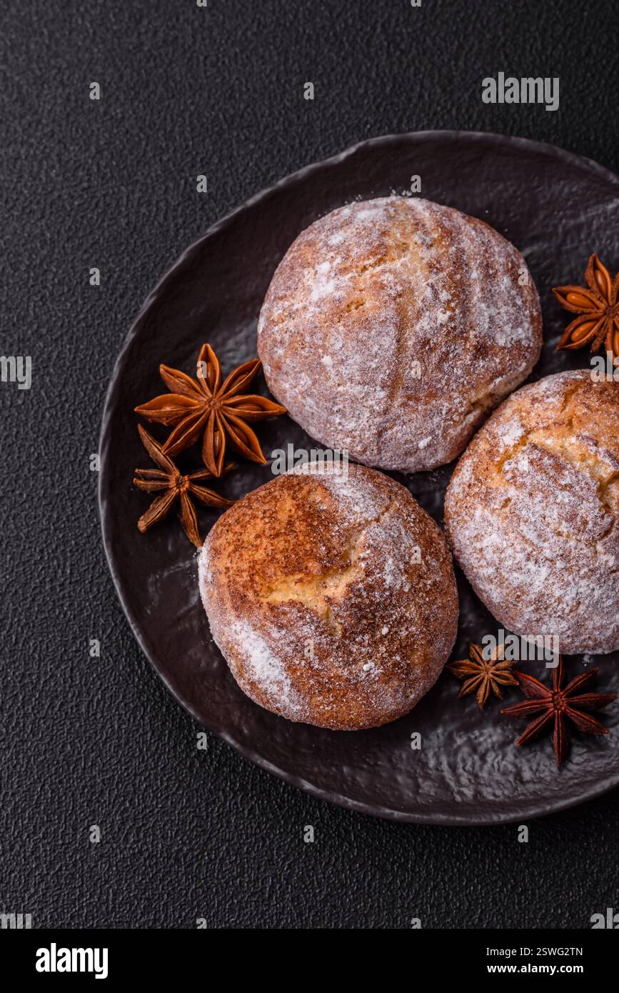 Delicious round freshly baked cinnamon flavored cookies Stock Photo - Alamy