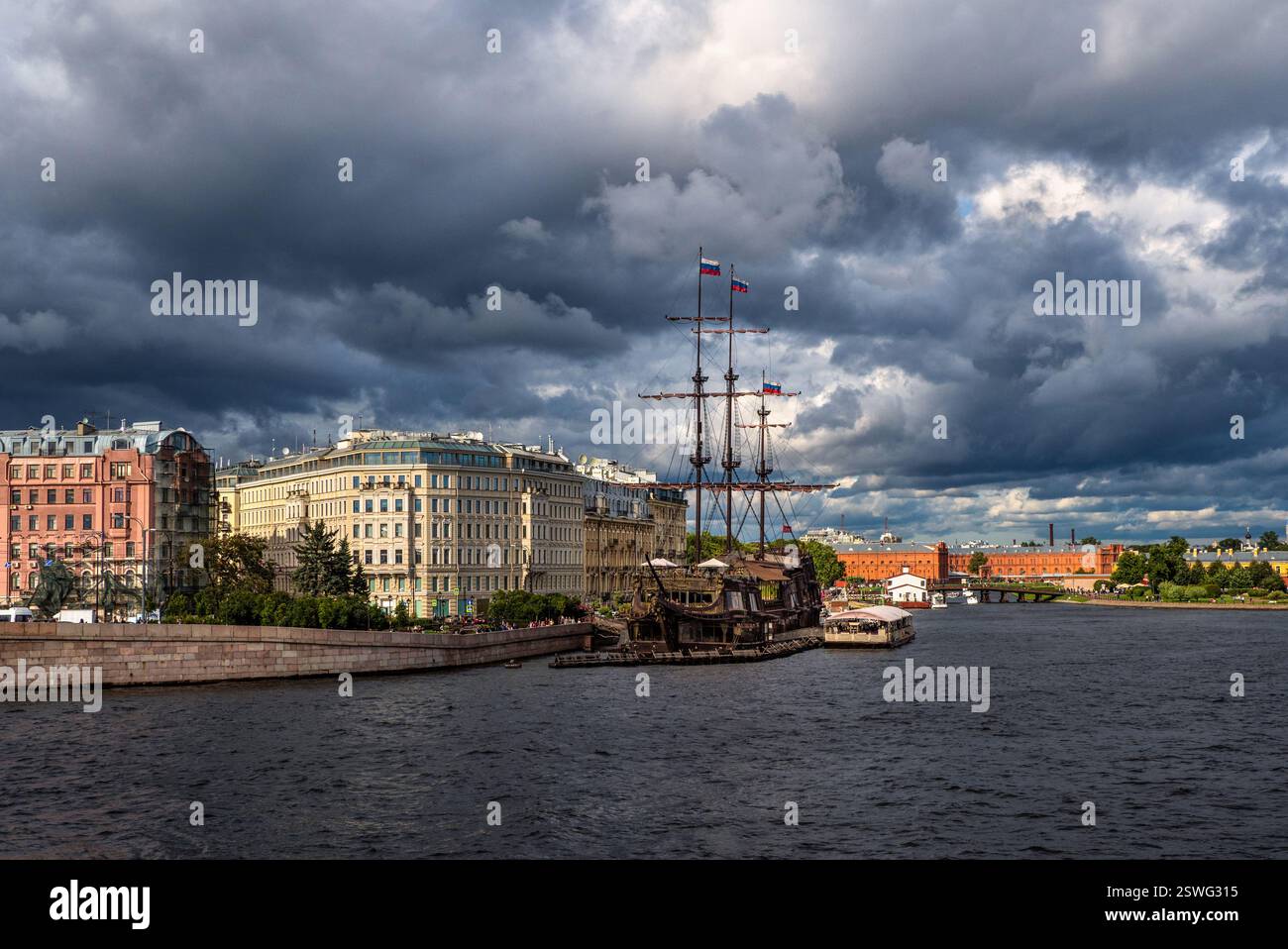 Saint petersburg dramatic landscape on the neva river hi-res stock photography and images - Alamy