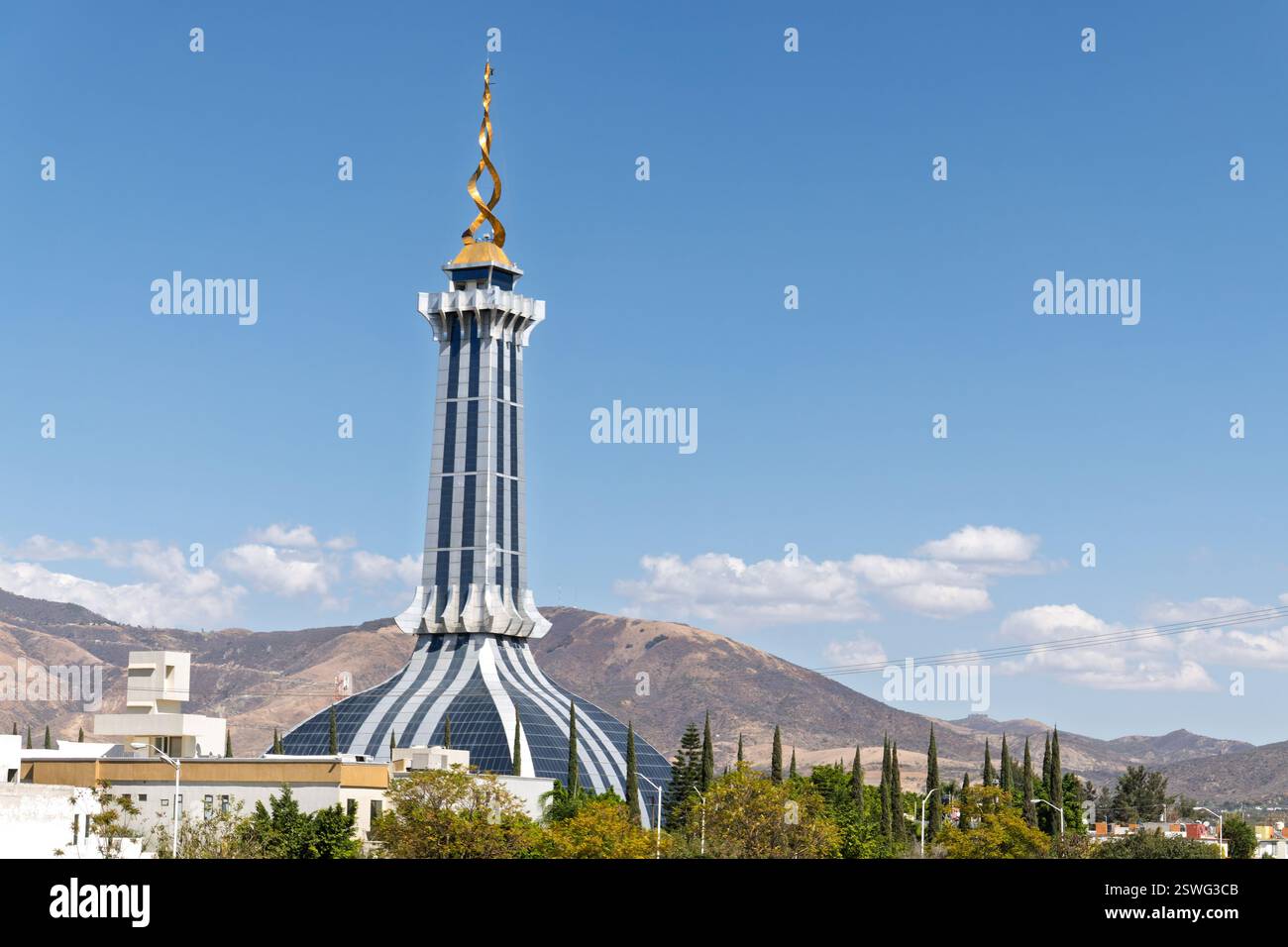 Striking photo of the Luz del Mundo church temple in Silao, Mexico ...
