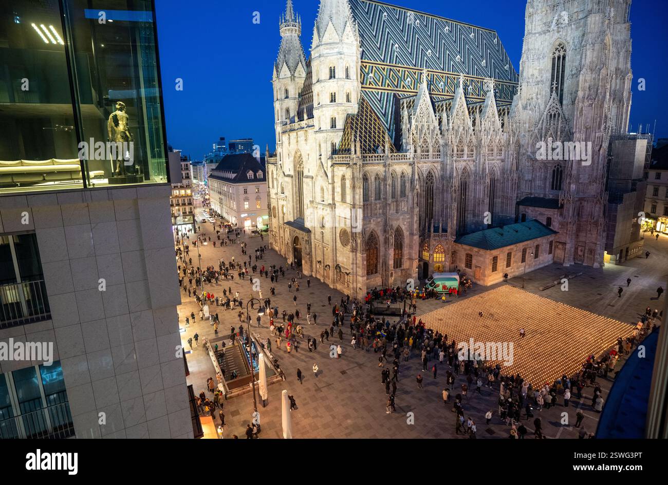 Caritas event "3 years of war. Sea of lights for children in Ukraine" in front of St. Stephen's ...