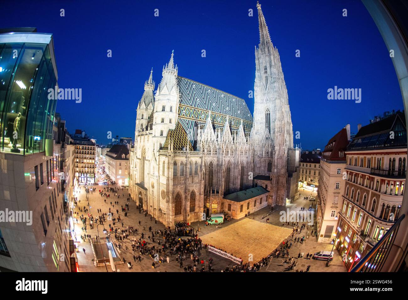 Caritas event "3 years of war. Sea of lights for children in Ukraine" in front of St. Stephen's ...