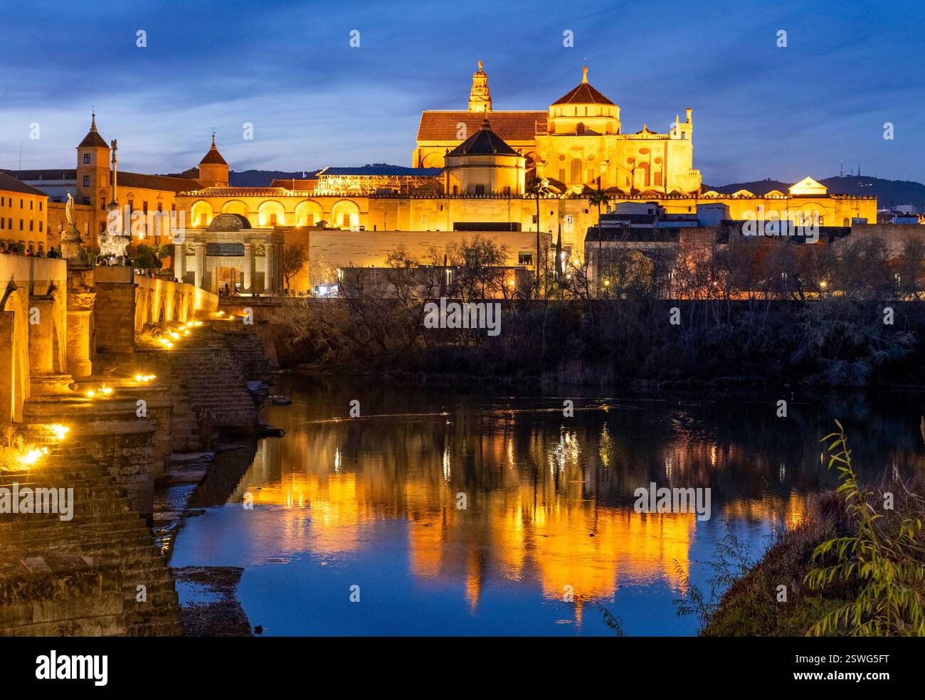 View of the Ponte Romano (Roman Bridge) and Mosque-Cathedral of Cordoba ...
