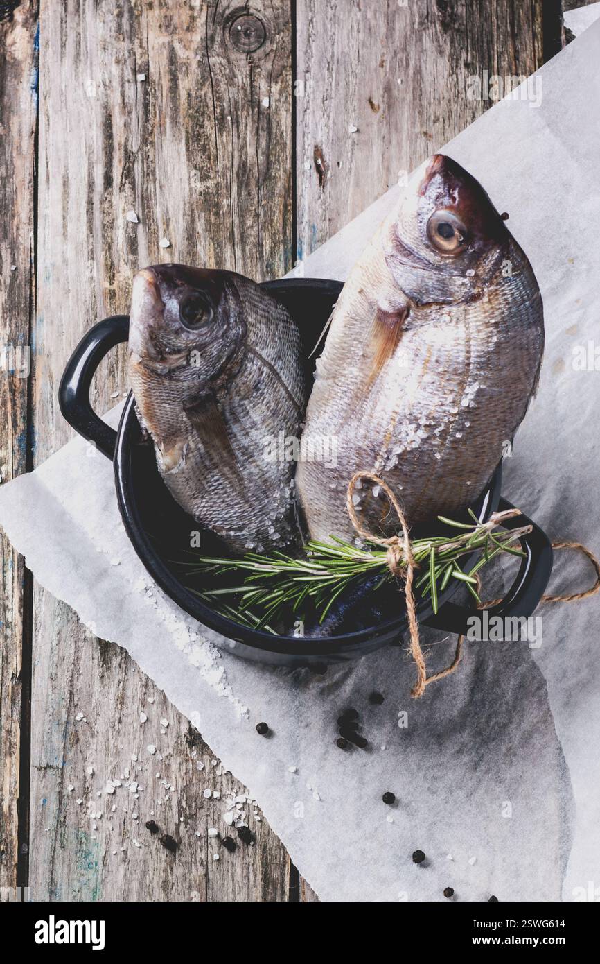 Raw dorada seabass fish hi-res stock photography and images - Alamy