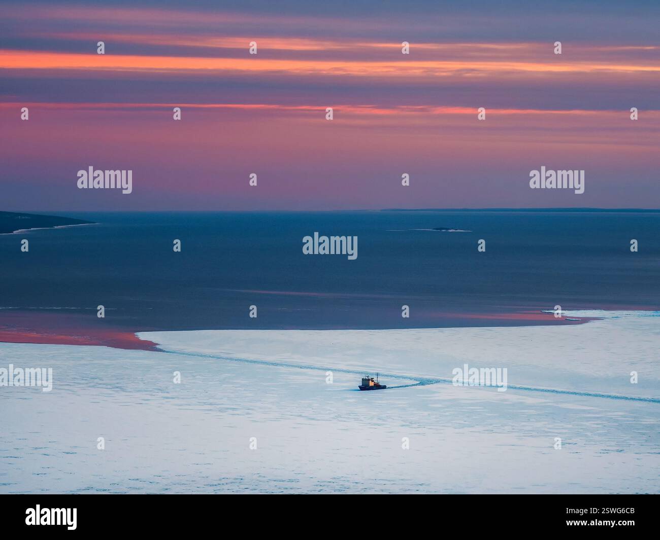 Scientific research vessel, breaks its way in the ice of the White Sea ...