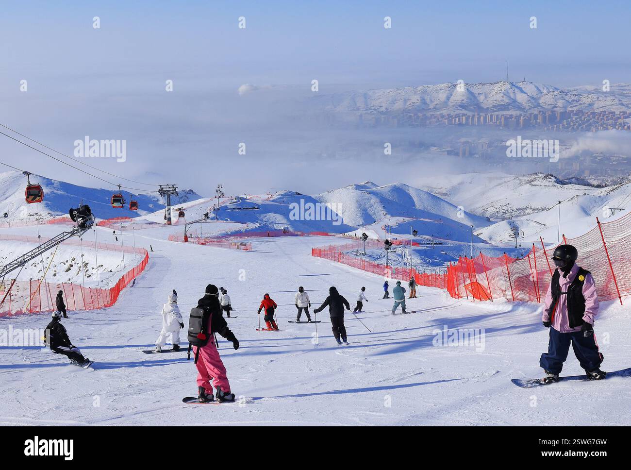 Altay, China. 21st Feb, 2025. ALTAY, CHINA - FEBRUARY 21, 2025 - Snow ...