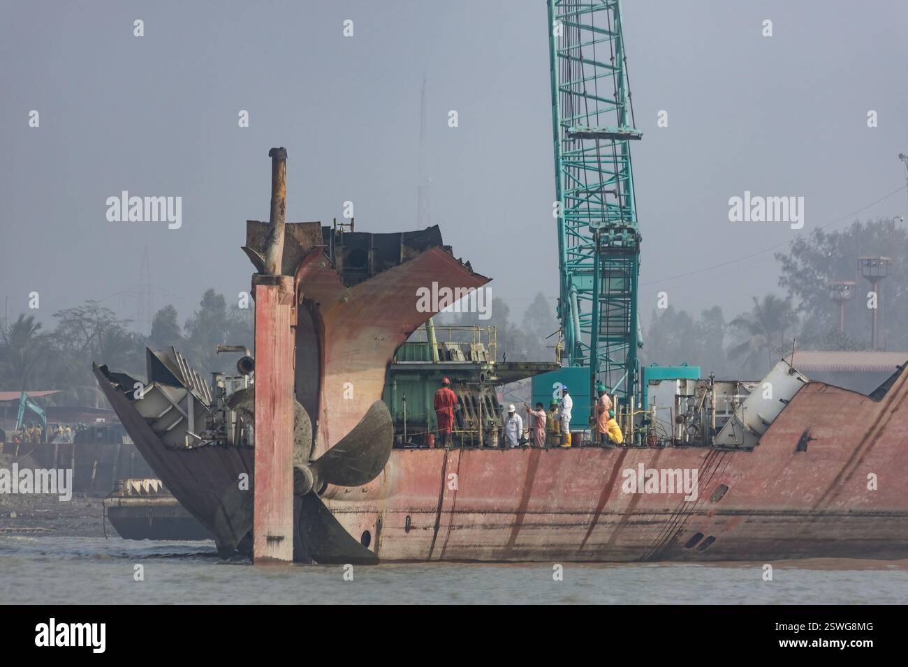 Ship breaking yard in Bangladesh Chittagong Stock Photo - Alamy