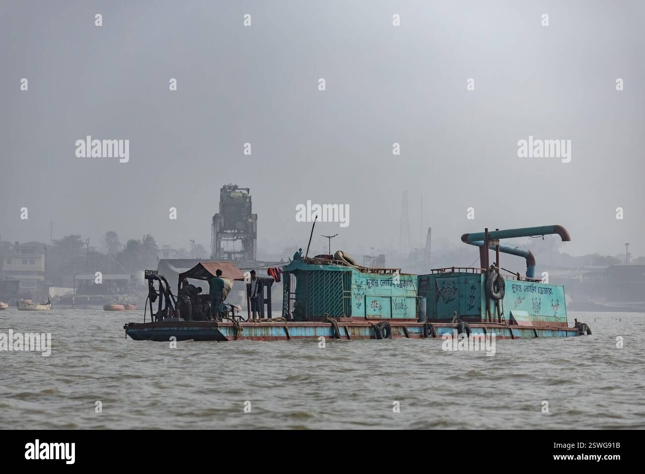 Ship breaking yard in Bangladesh Chittagong Stock Photo - Alamy