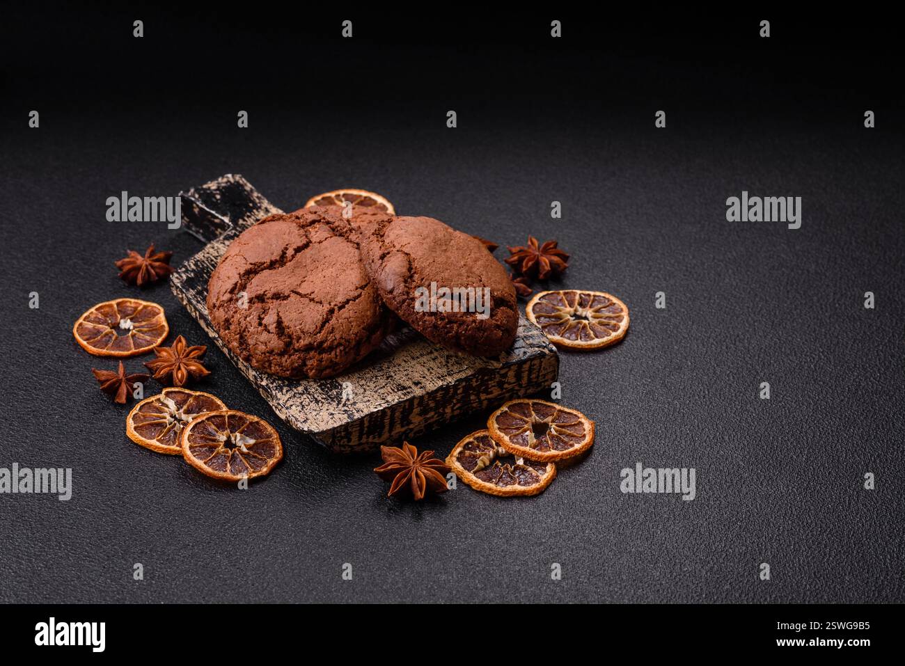 Sweet round crispy chocolate chip cookies Stock Photo - Alamy