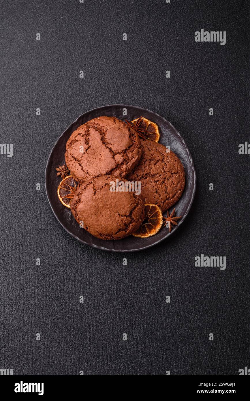 Sweet round crispy chocolate chip cookies Stock Photo - Alamy