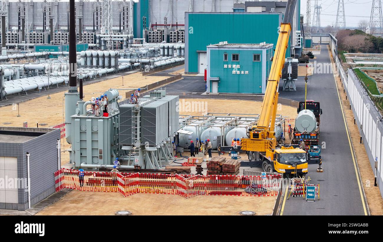 TAIZHOU, CHINA - FEBRUARY 21, 2025 - Construction workers replaced a ...