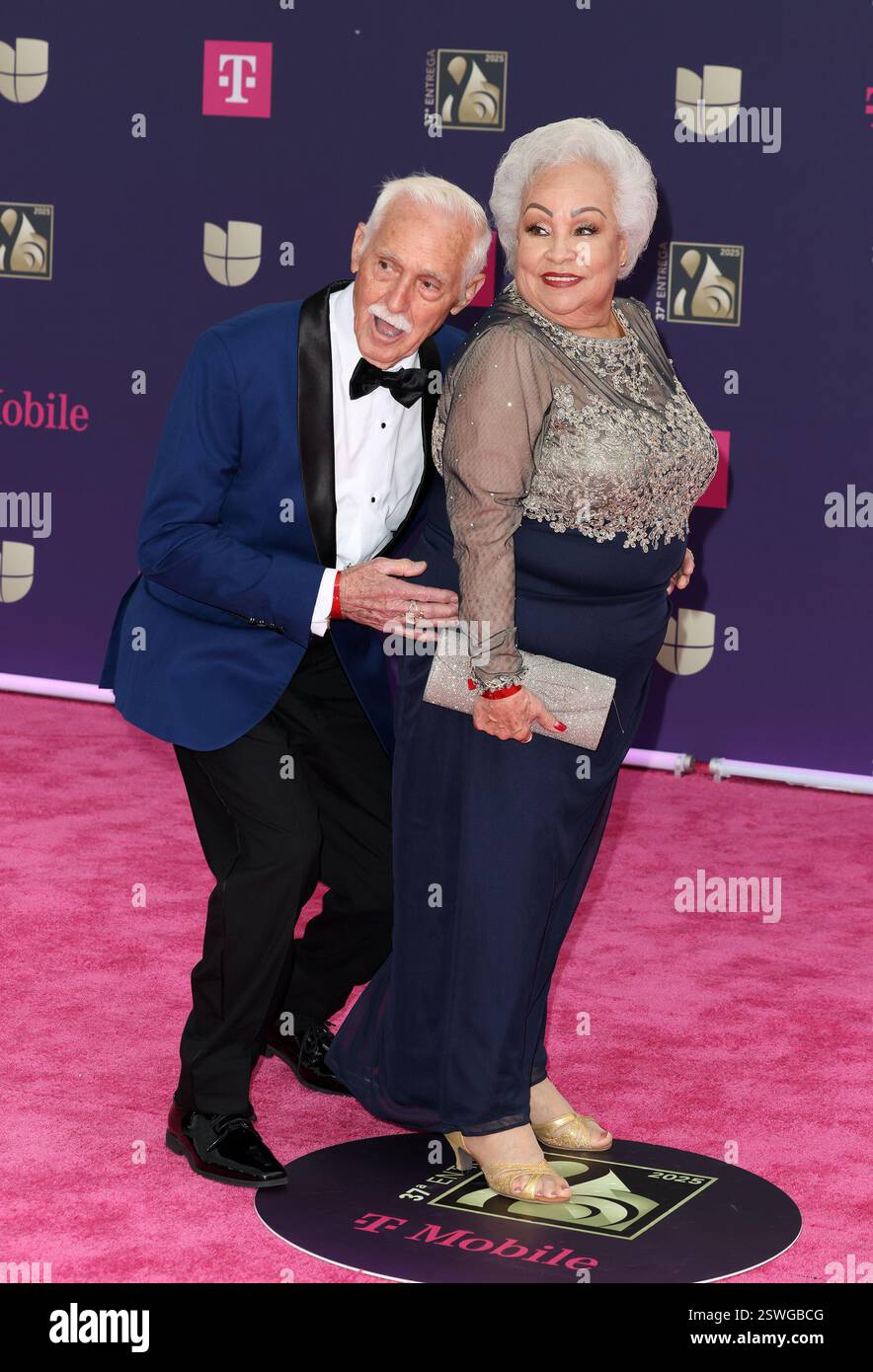 MIAMI, FLORIDA - FEBRUARY 20: Ganas con Canas attend Univision's 37th ...