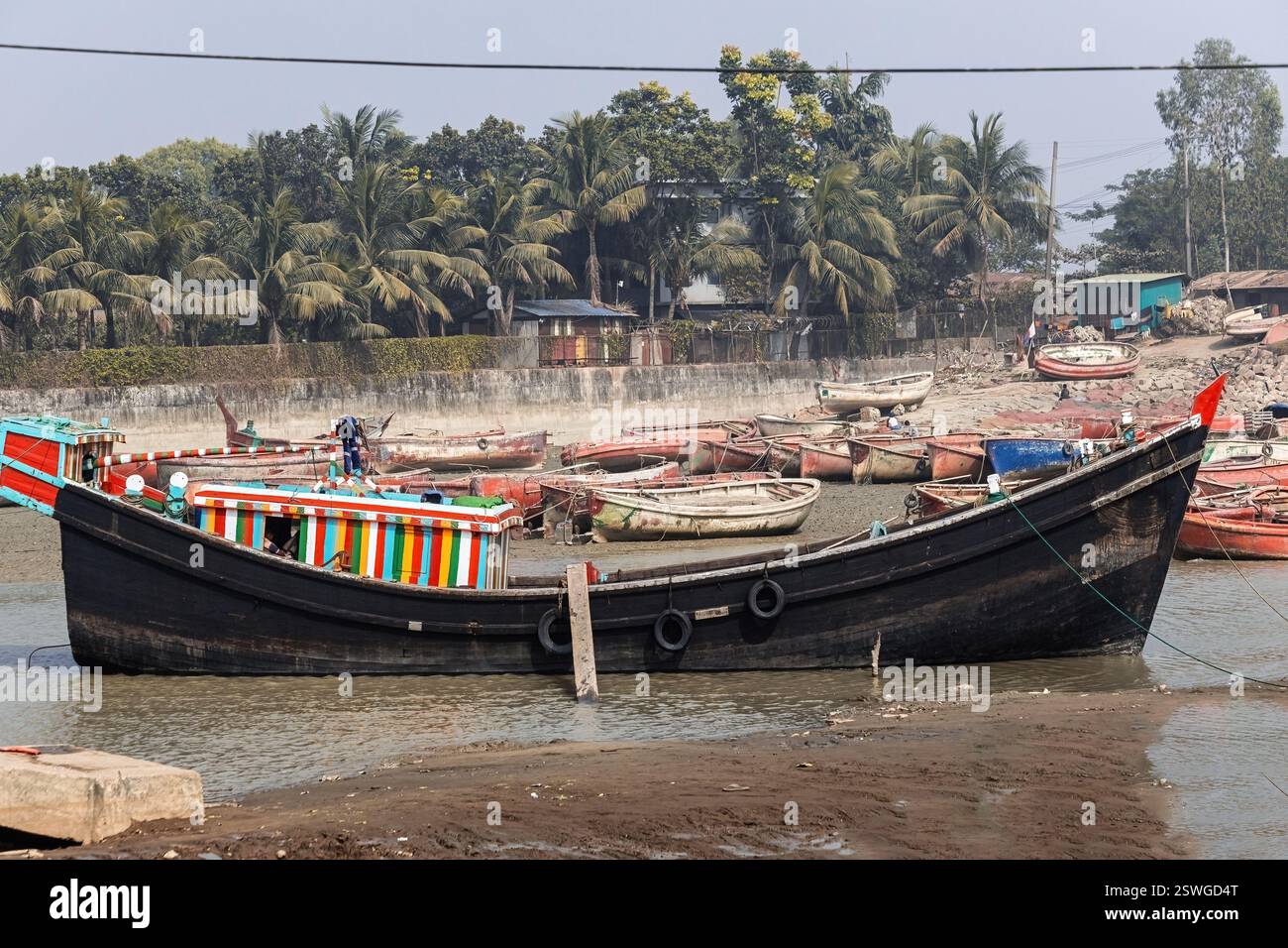 Traditional wooden boats in Cox's Bazar Ghat in Bangladesh Stock Photo ...