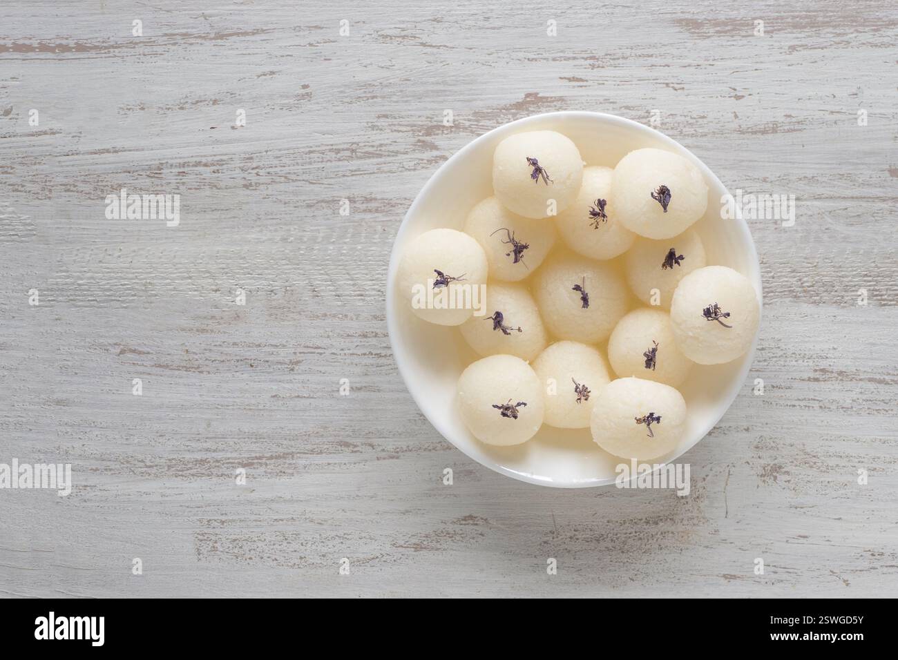 Sponge Rasgulla sweets, famous indian sweet food Stock Photo - Alamy