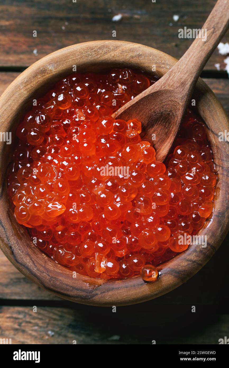 Bowl of red caviar Stock Photo - Alamy