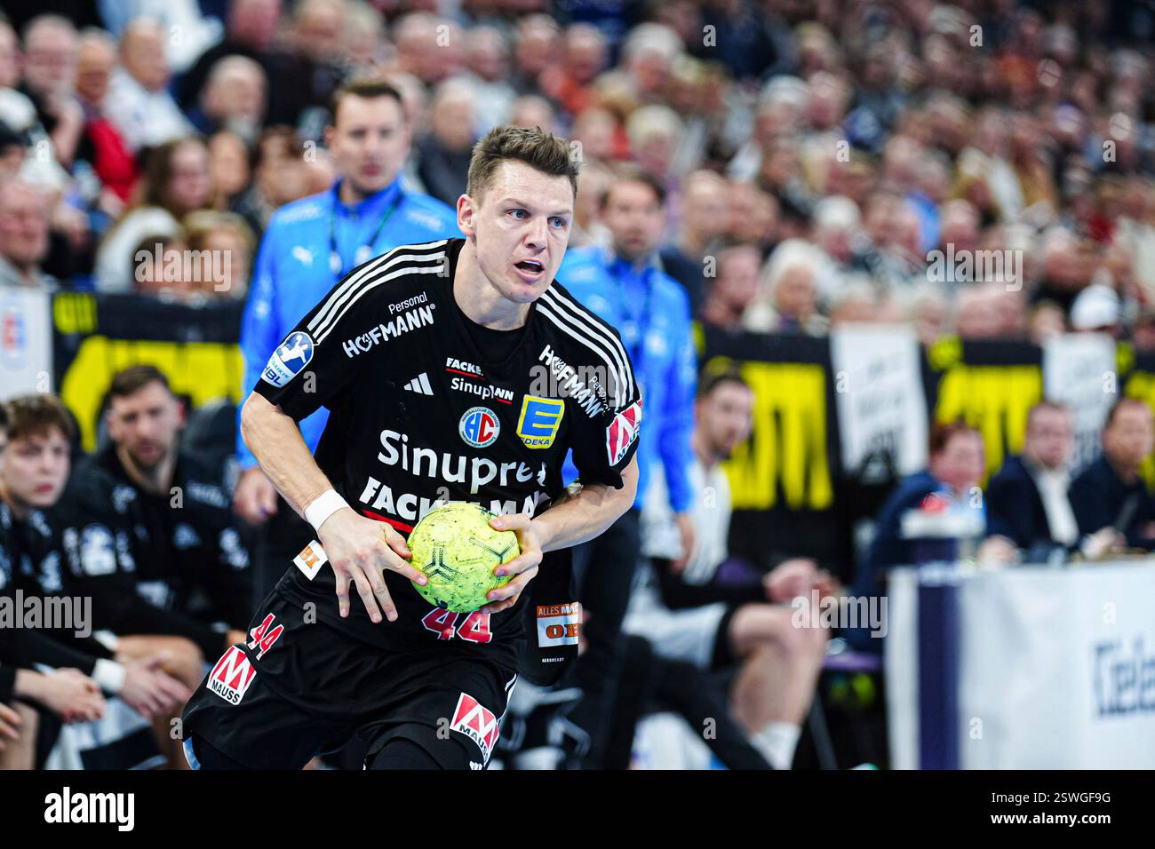 Christoph Steinert (HC Erlangen, #44) GER, THW Kiel vs. HC Erlangen ...
