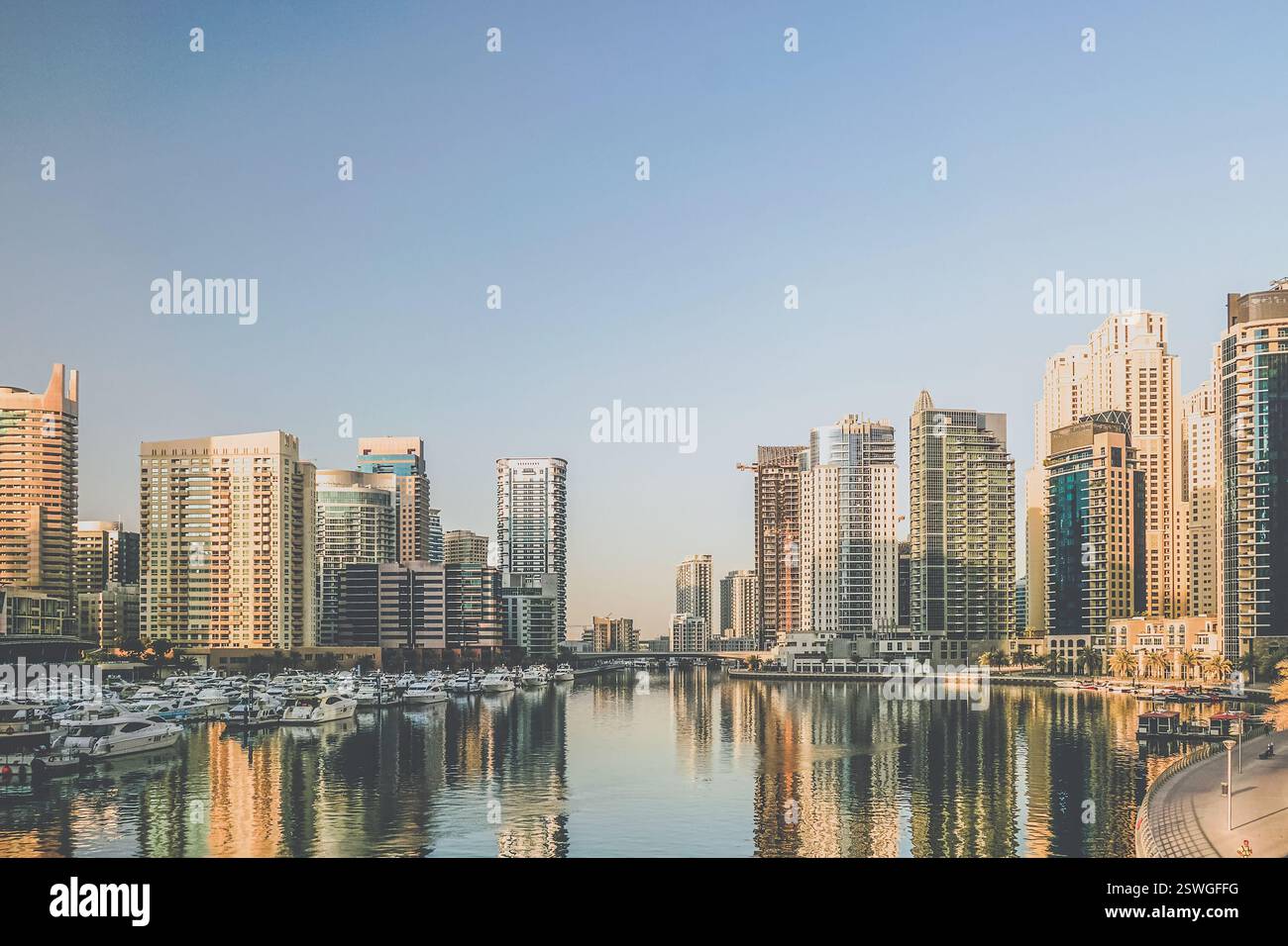 Dubai. The waterfront of Dubai Marina in the early morning Stock Photo ...