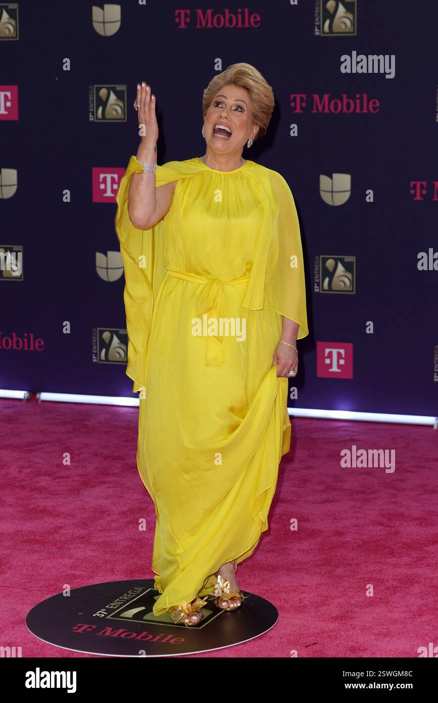 MIAMI, FLORIDA - FEBRUARY 20: BIs La Medium attends Univision's 37th ...
