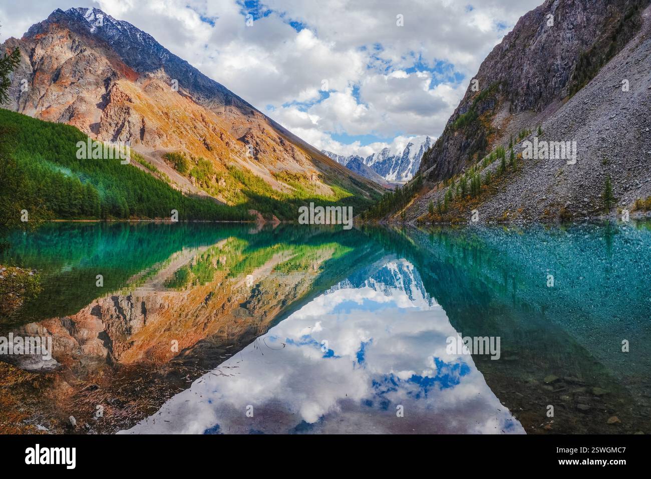 Beautiful mountain lake reflection hi-res stock photography and images ...