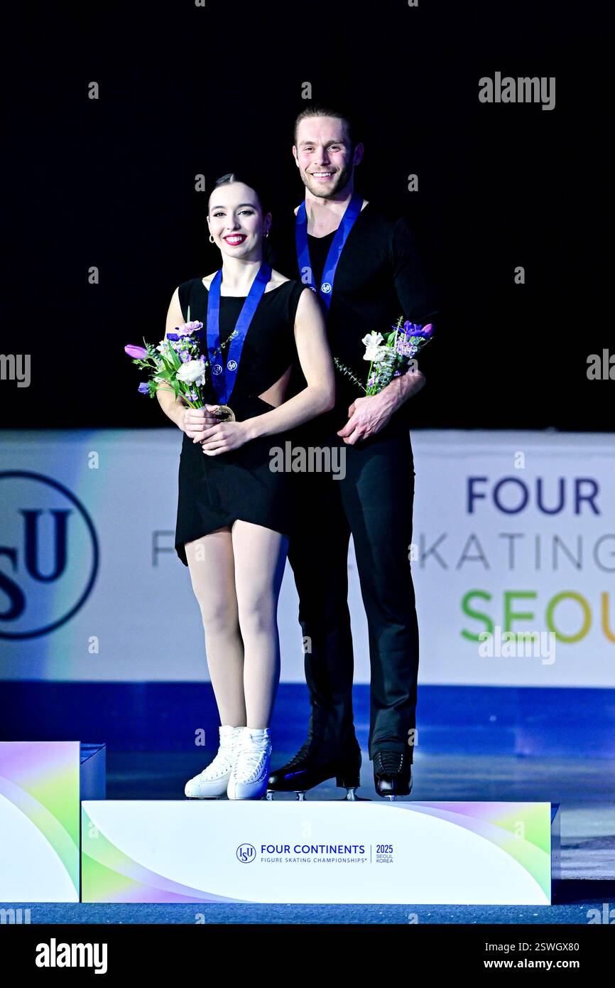 Pairs Awards, Lia PEREIRA & Trennt MICHAUD (CAN) third place, during ...