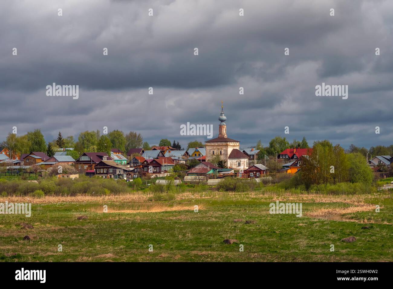 Amazing view of the church and coastal wooden houses in Suzdal. Suzdal ...