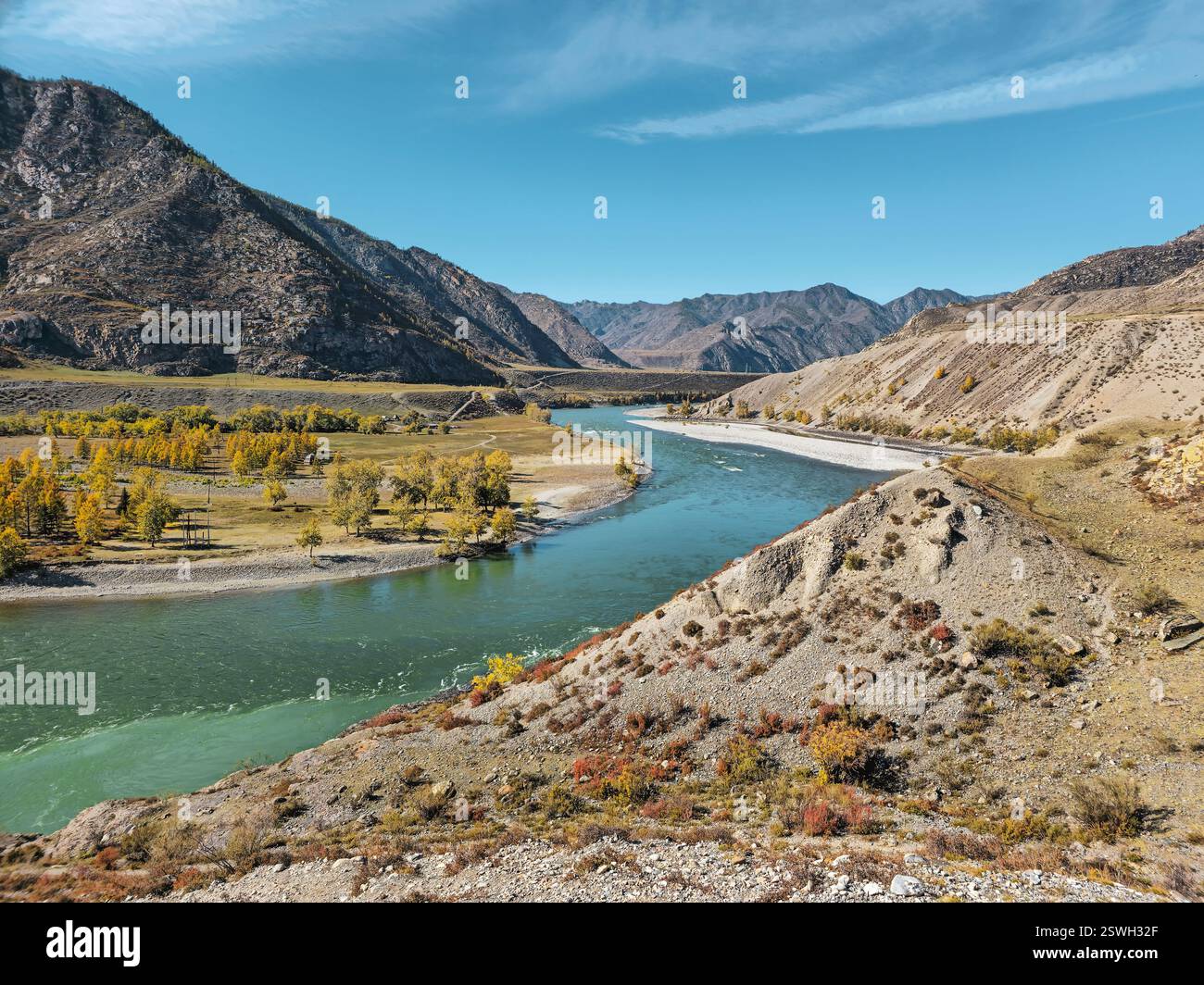 River flows through valley hi-res stock photography and images - Alamy