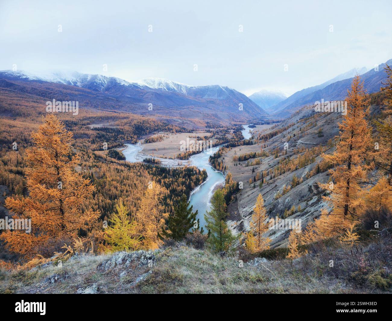 Granite cliff above the river. Stunning winding turquoise river Stock ...