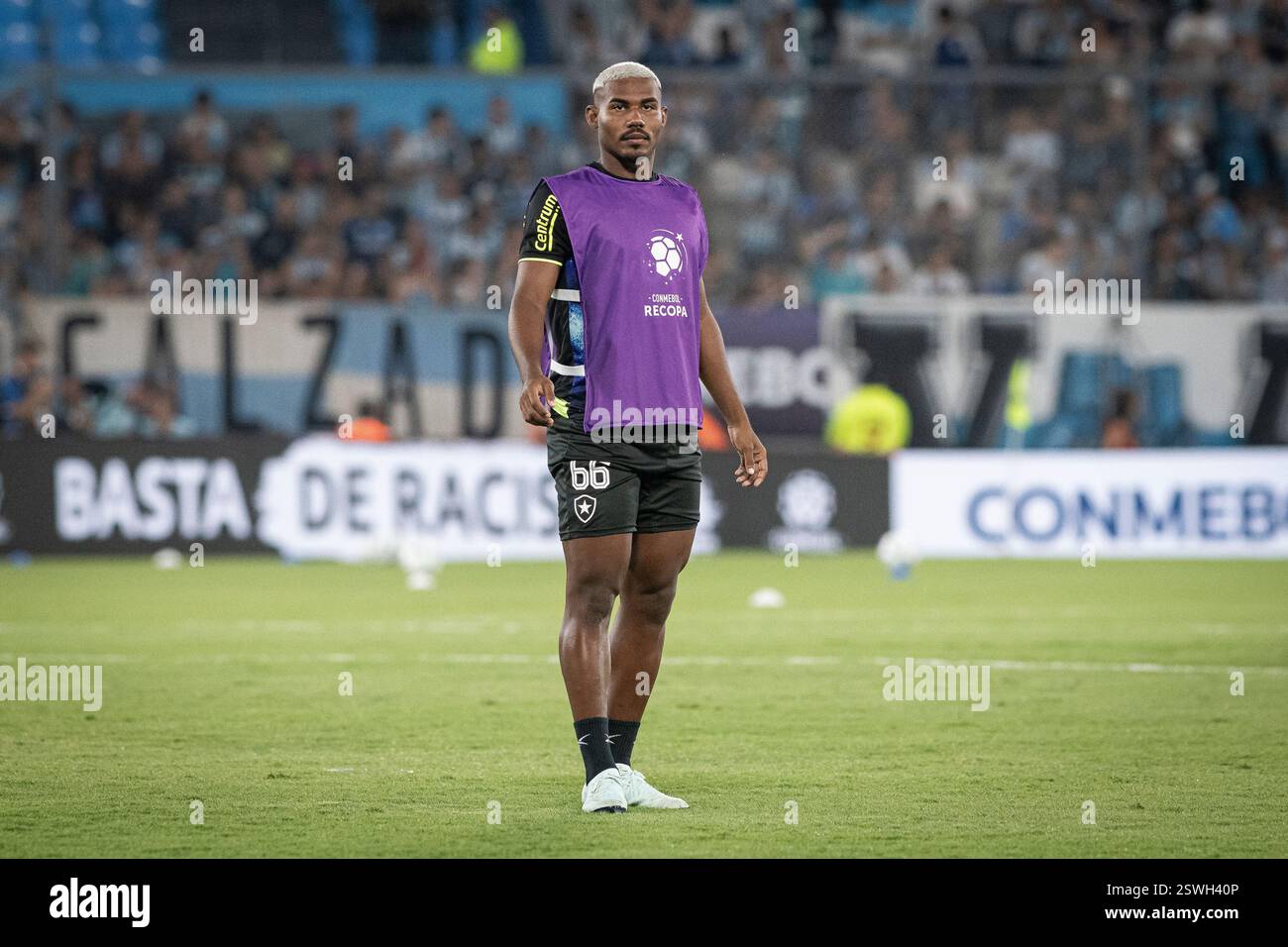 Luis Eduardo Soares da Silva of Botafogo warms up prior to the Recopa ...