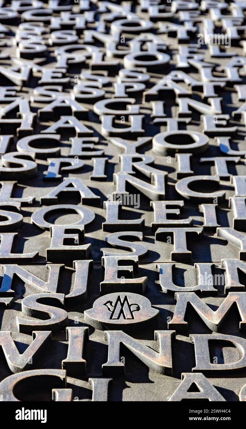 Moncler shop front Vienna Stock Photo - Alamy