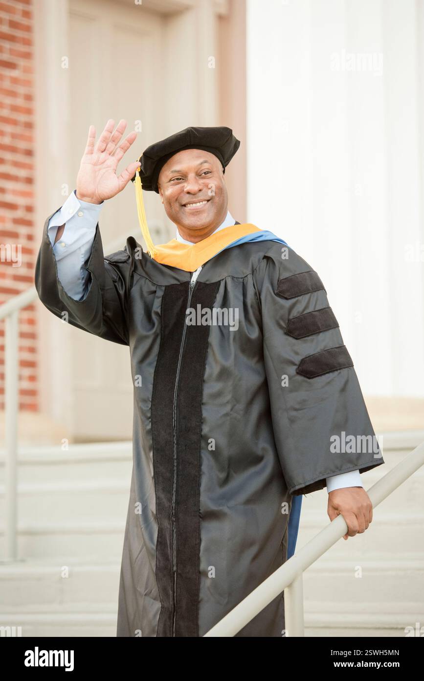 Graduate alumni hi-res stock photography and images - Alamy
