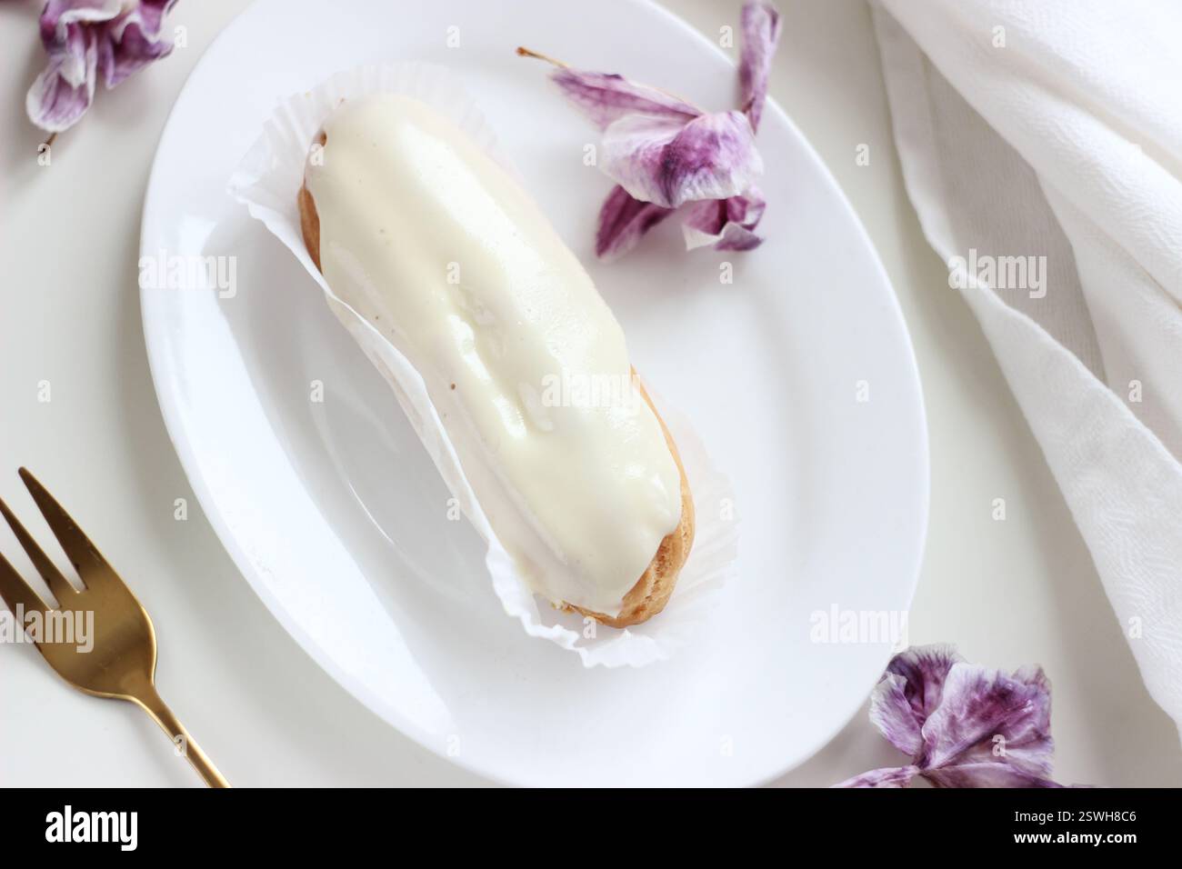 Top view dessert eclair hi-res stock photography and images - Alamy