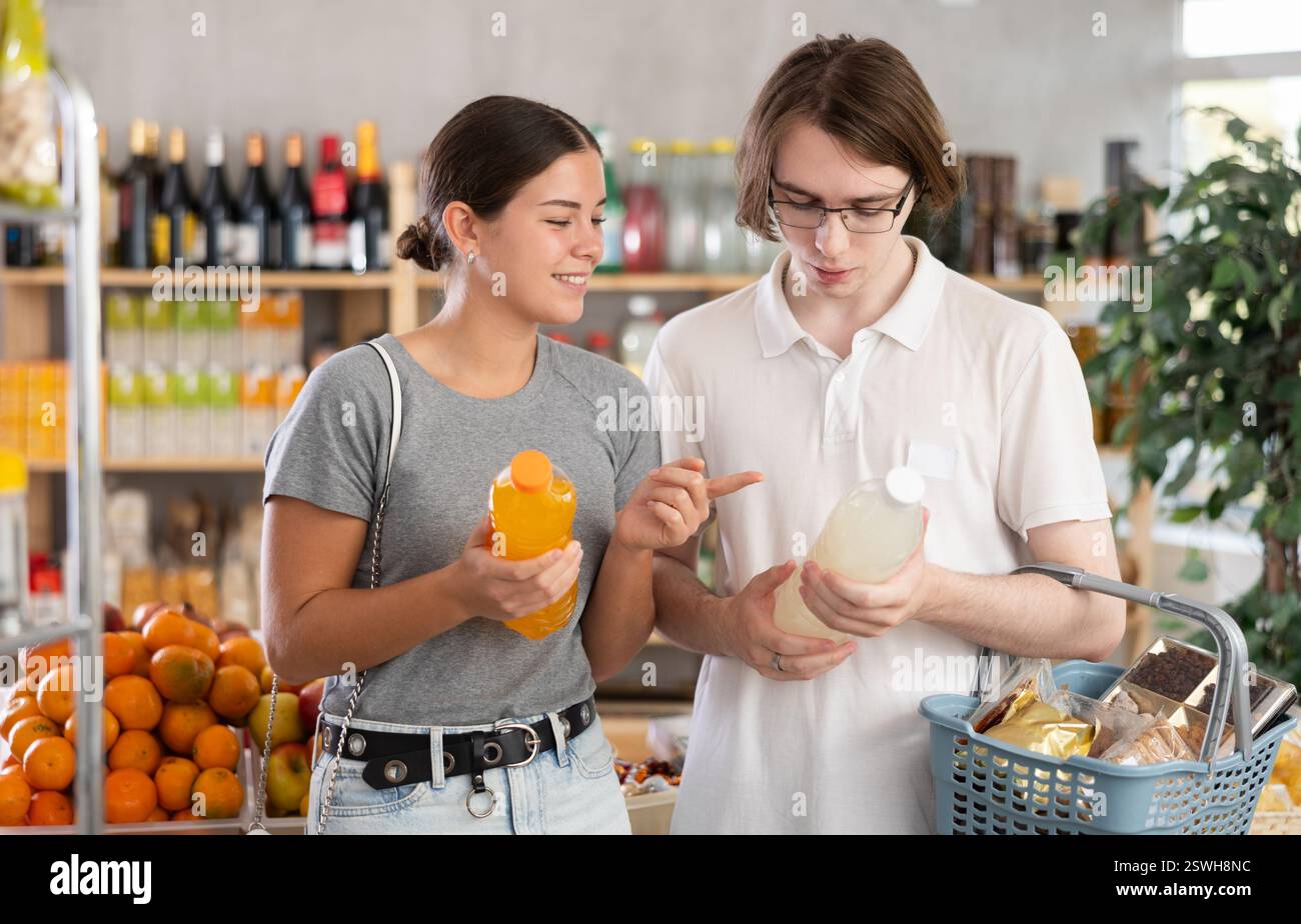 Husband and wife choose drinks Stock Photo - Alamy