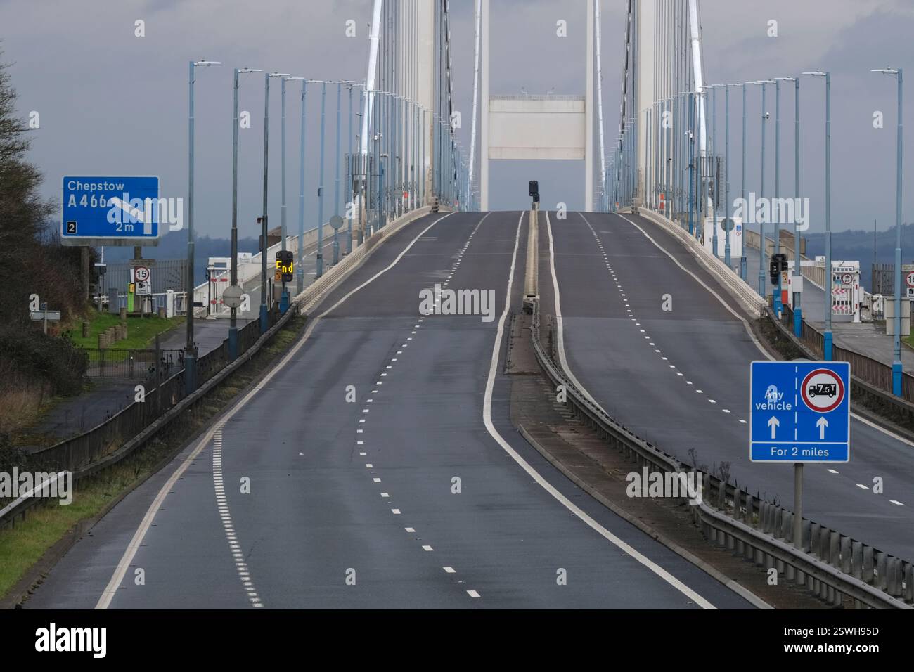 Bristol, UK. 21st Feb, 2025. High gusting winds have forced the closure ...