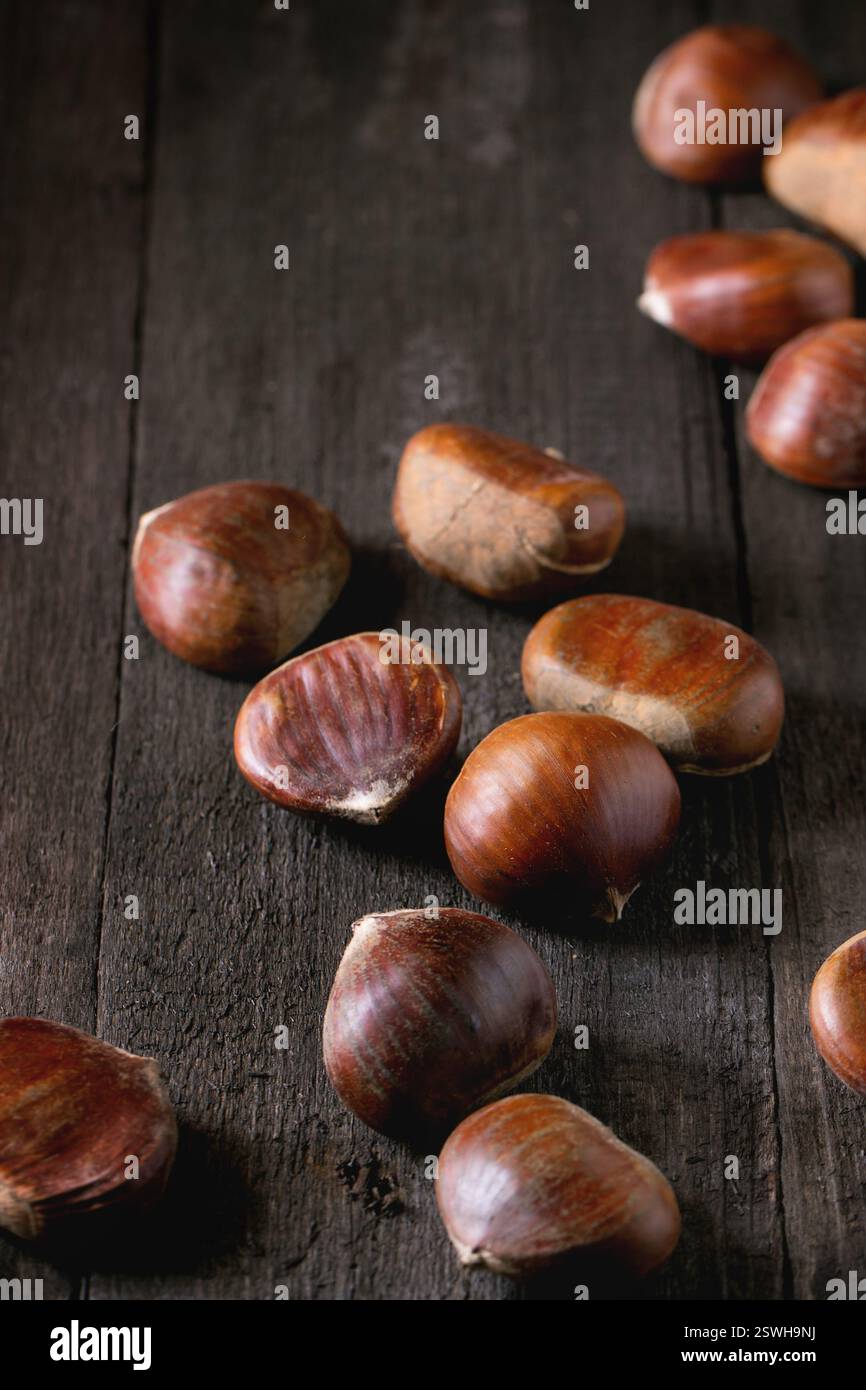 Uncooked edible chestnuts Stock Photo - Alamy