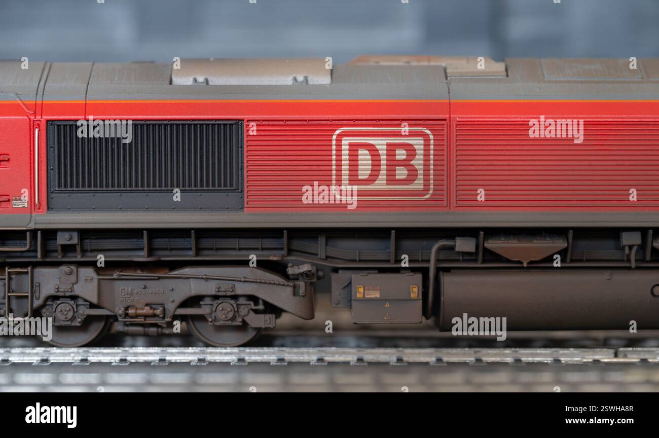 Class 66 diesel locomotive in DB livery, 00 gauge scale model ...