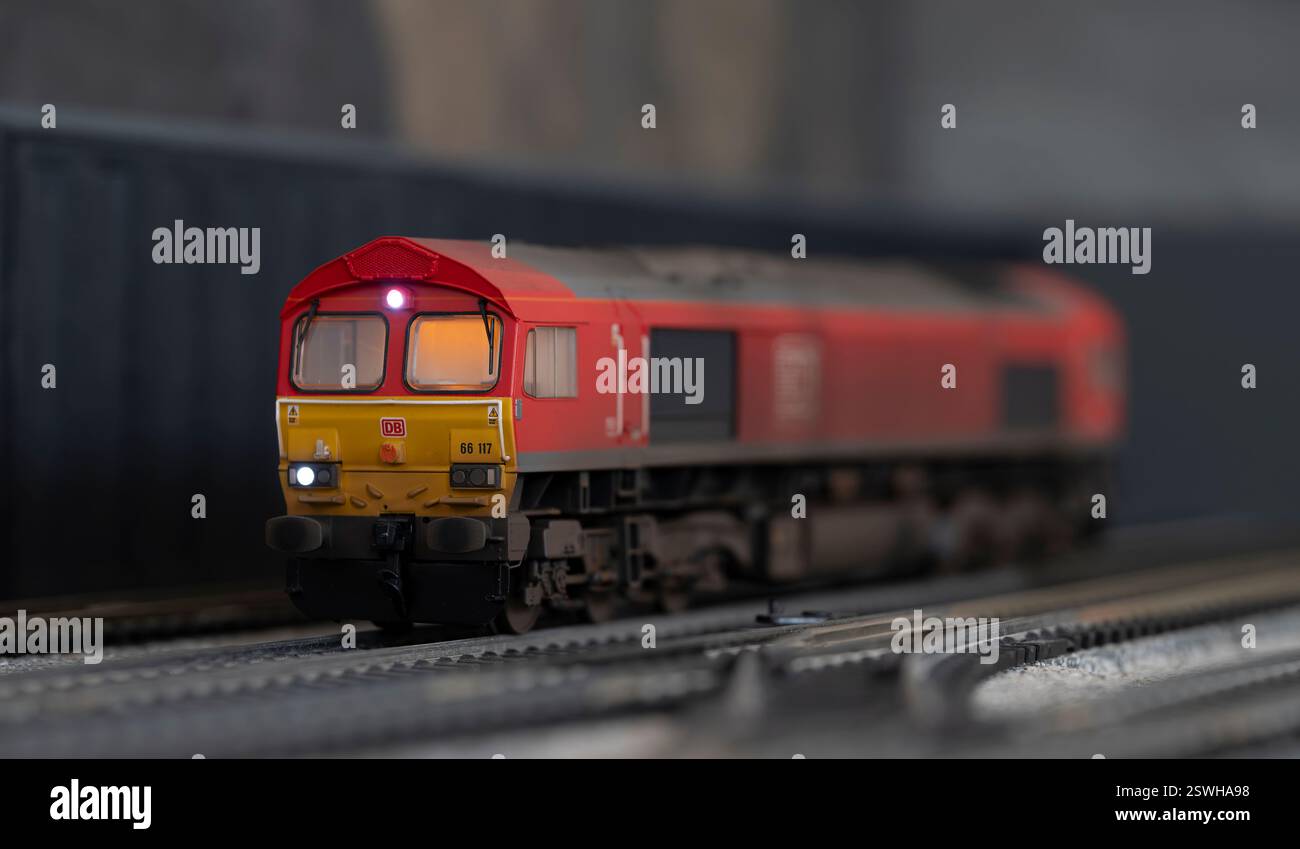 Class 66 diesel locomotive in DB livery, 00 gauge scale model ...