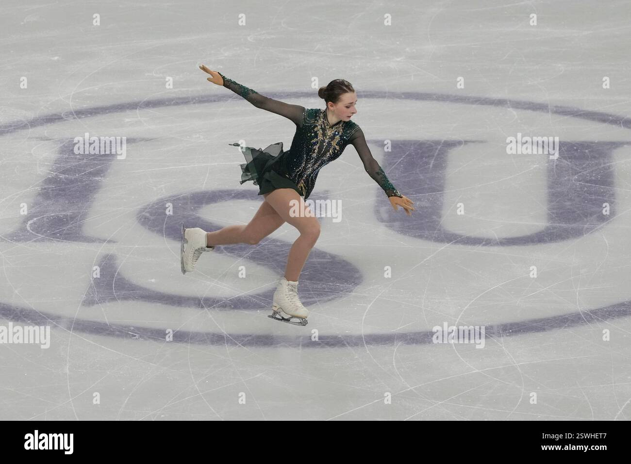 Sarah Everhardt of the United States performs during the women's short ...