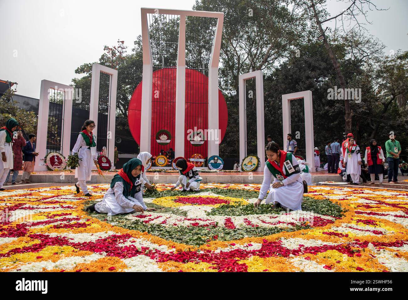 Dhaka, Bangladesh. 21st Feb, 2025. Bangladeshis pay tribute at the ...