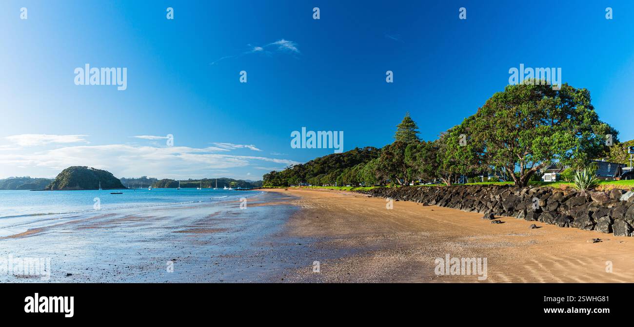 Paihia pier bay islands hi-res stock photography and images - Alamy