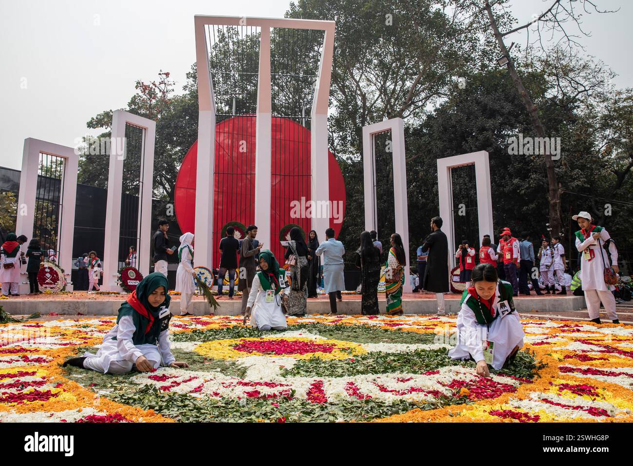 Dhaka, Bangladesh. 21st Feb, 2025. Bangladeshis pay tribute at the ...