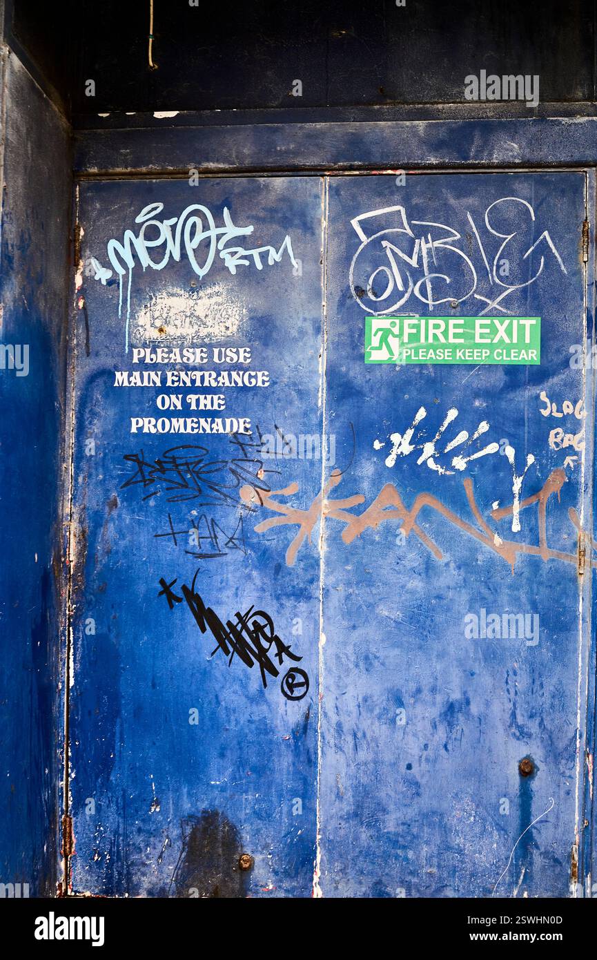 Graffiti on fire door exit Stock Photo - Alamy