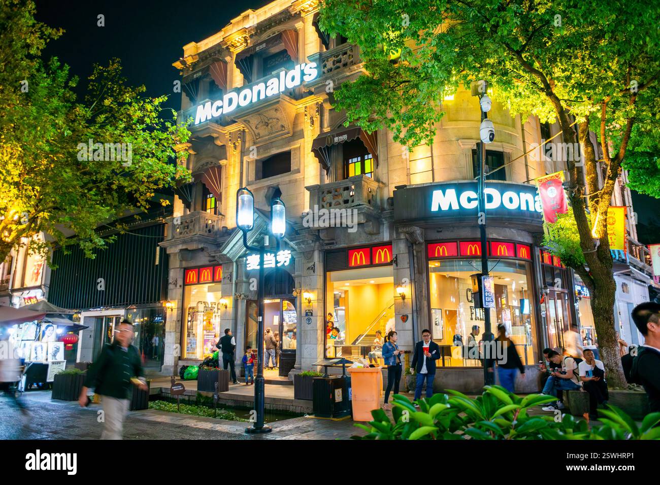 Hangzhou, China, Crowd Chinese Tourists Visiting in City Center ...
