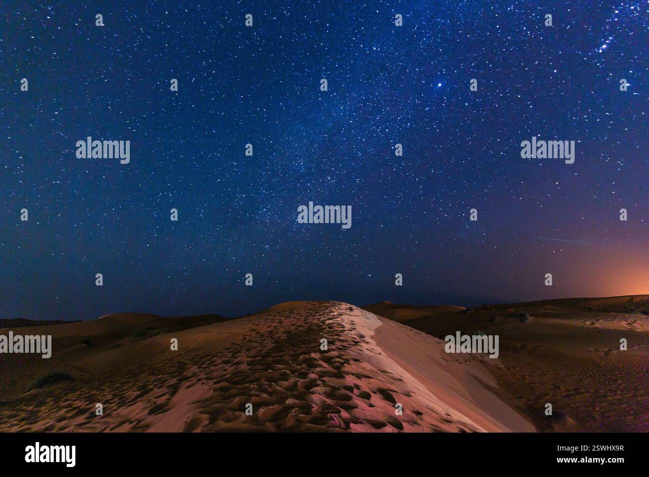 Starry sky in the desert of Oman Stock Photo - Alamy