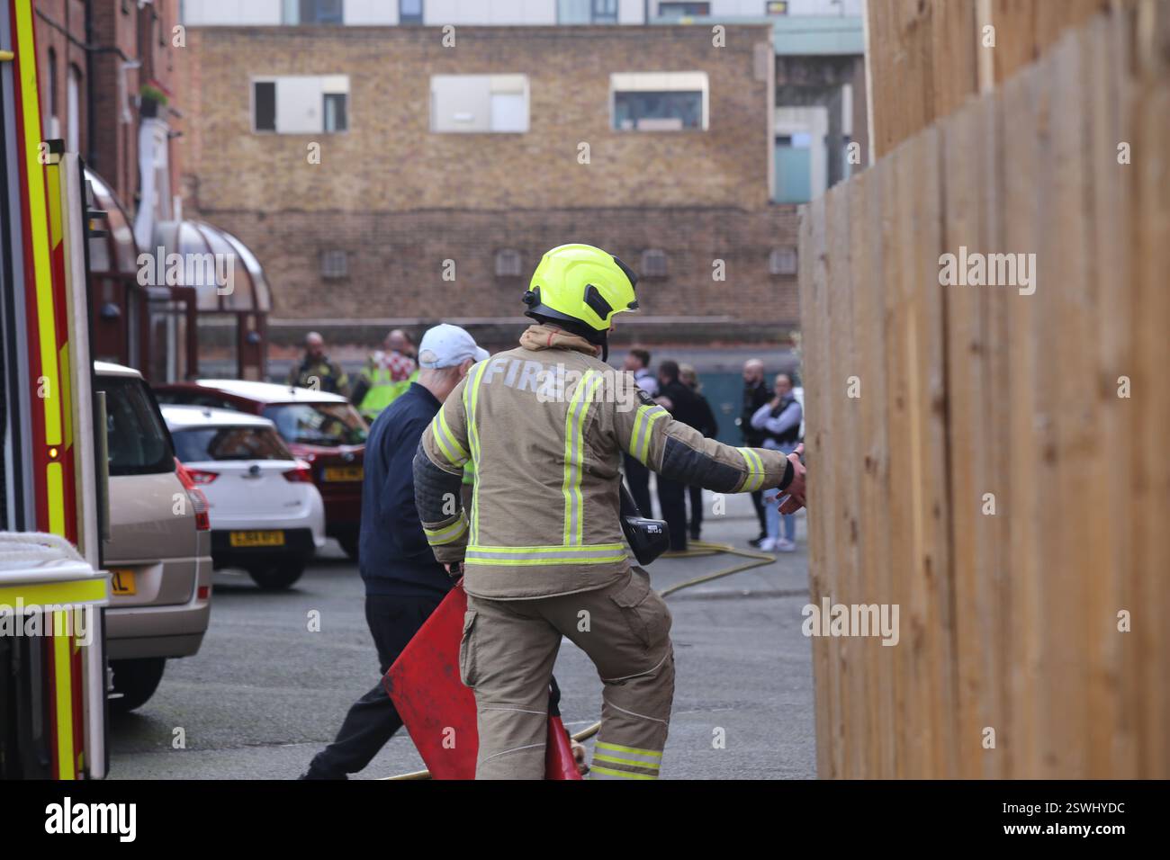 FLAT FIRE IN PEABODY ESTATE SW6 FULHAM LONDON - Friday 21 February 2025 ...