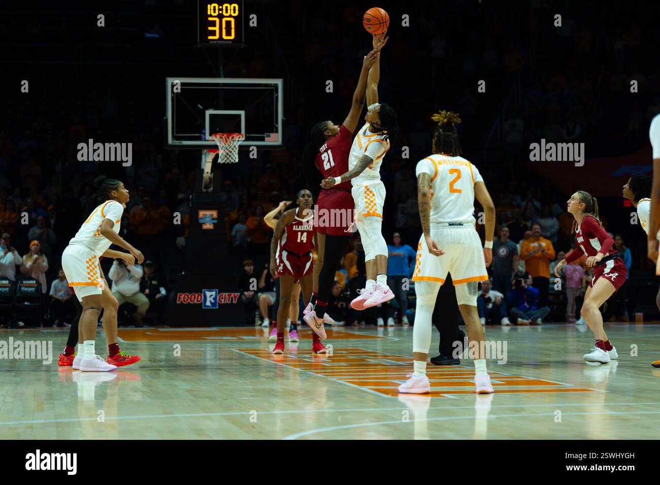February 15, 2025: Zee Spearman (11) of the Tennessee Lady Vols takes ...