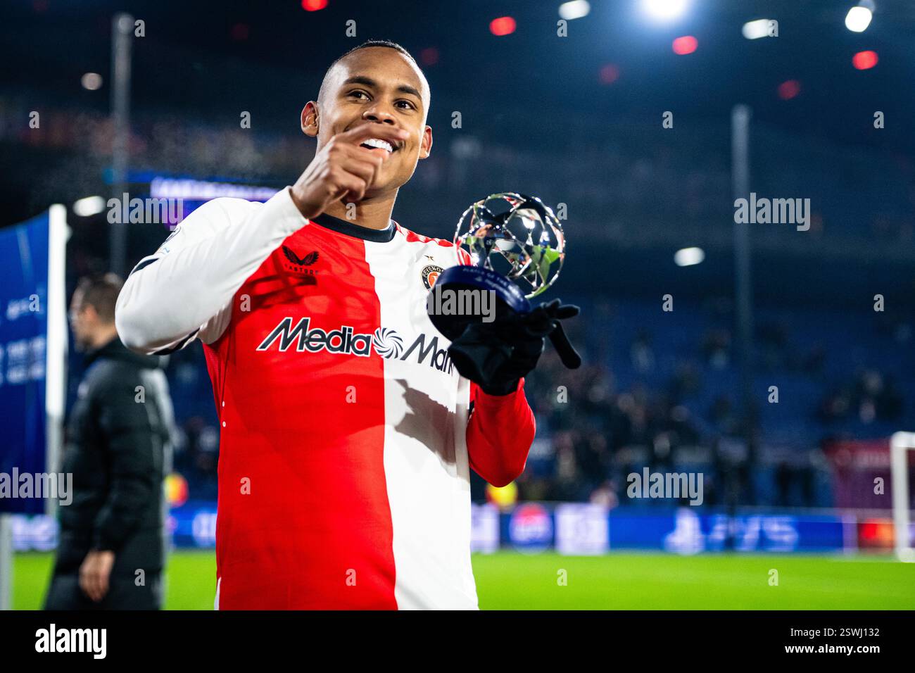 Rotterdam - Igor Paixao of Feyenoord with the Champions League Man of ...