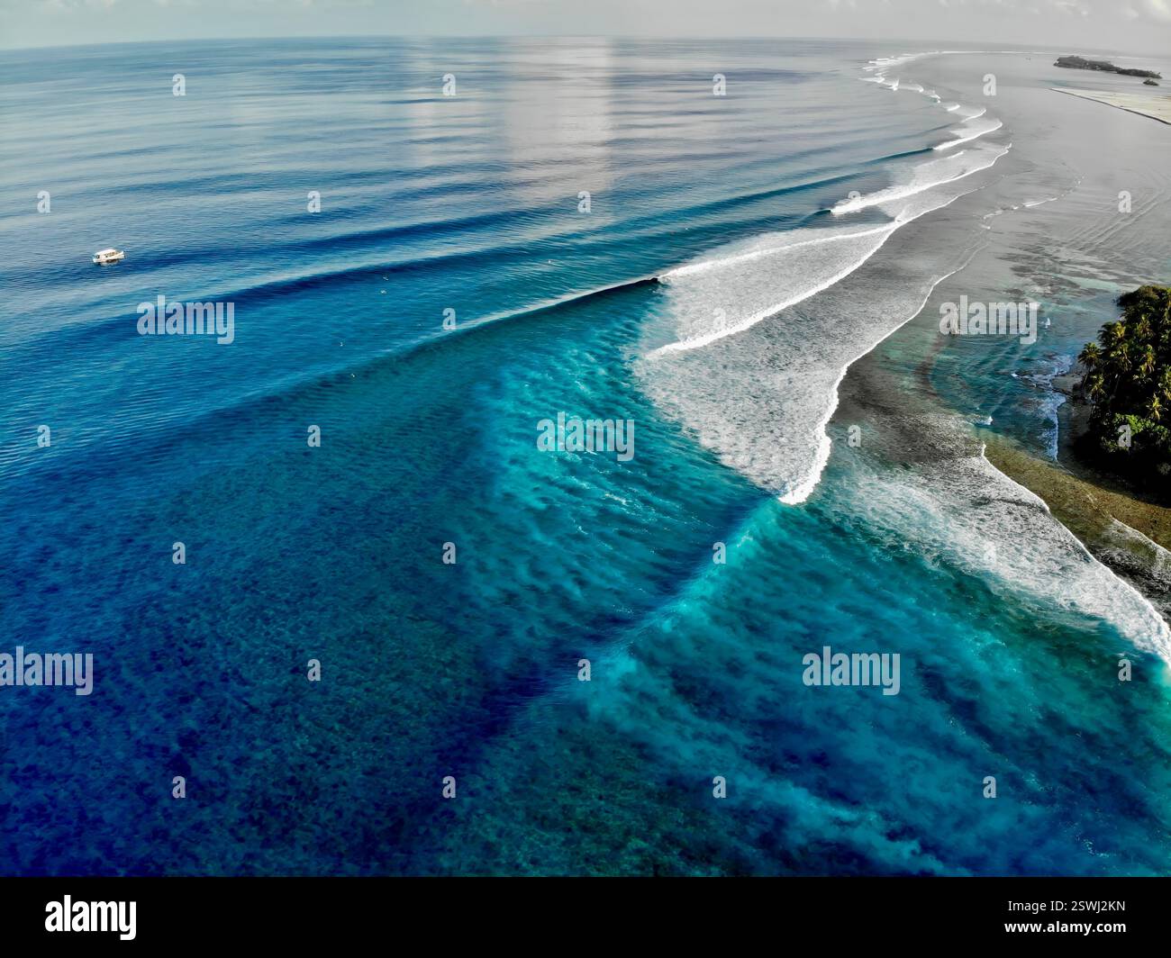 Aerial of Maldivian Surf Break Stock Photo - Alamy