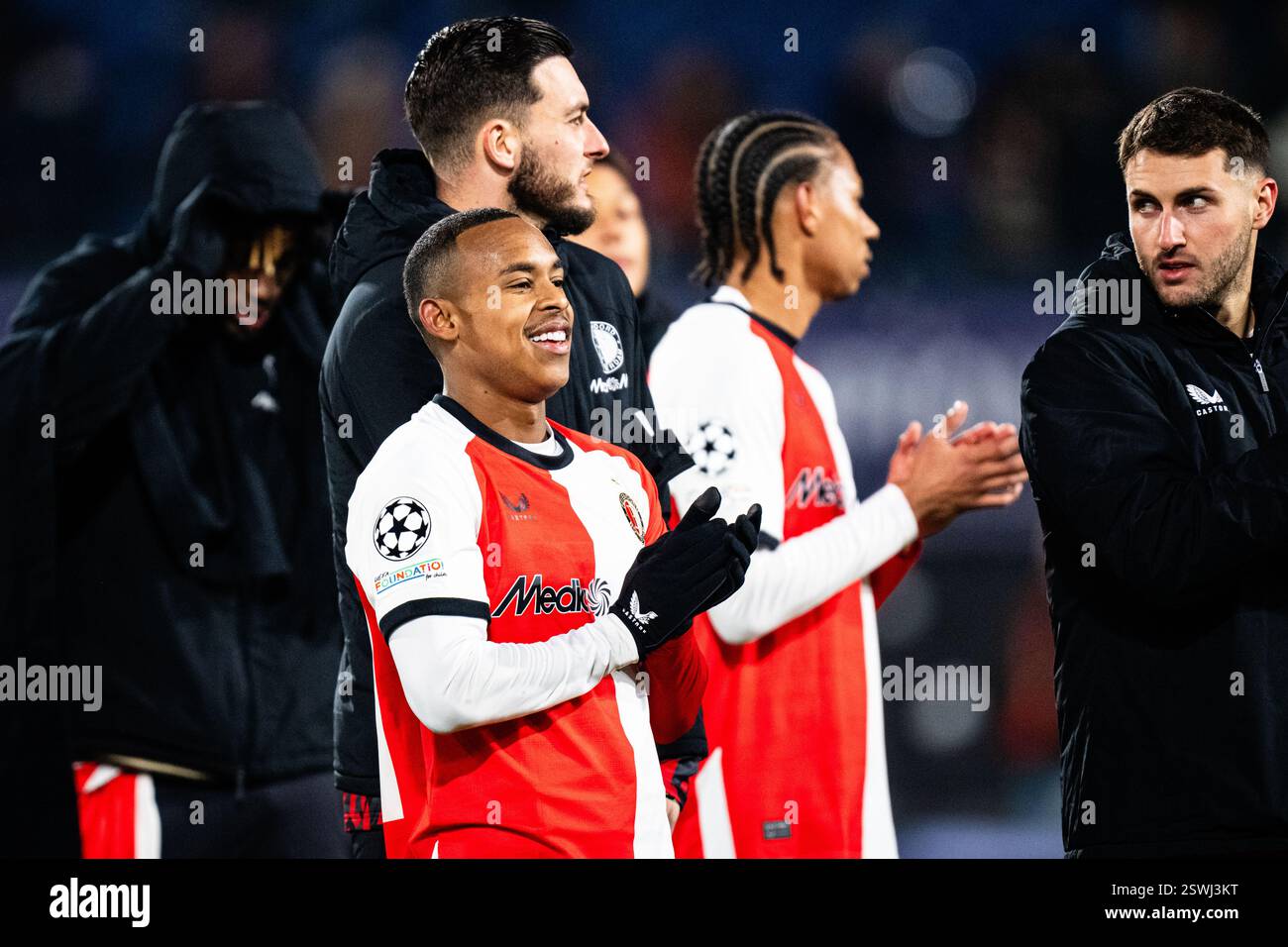 Rotterdam - Igor Paixao of Feyenoord, Goalkeeper Justin Bijlow of ...