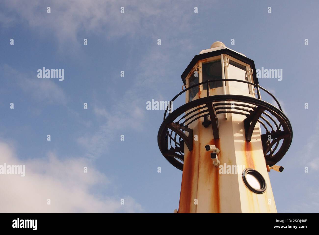 Thirty two feet tall hi-res stock photography and images - Alamy